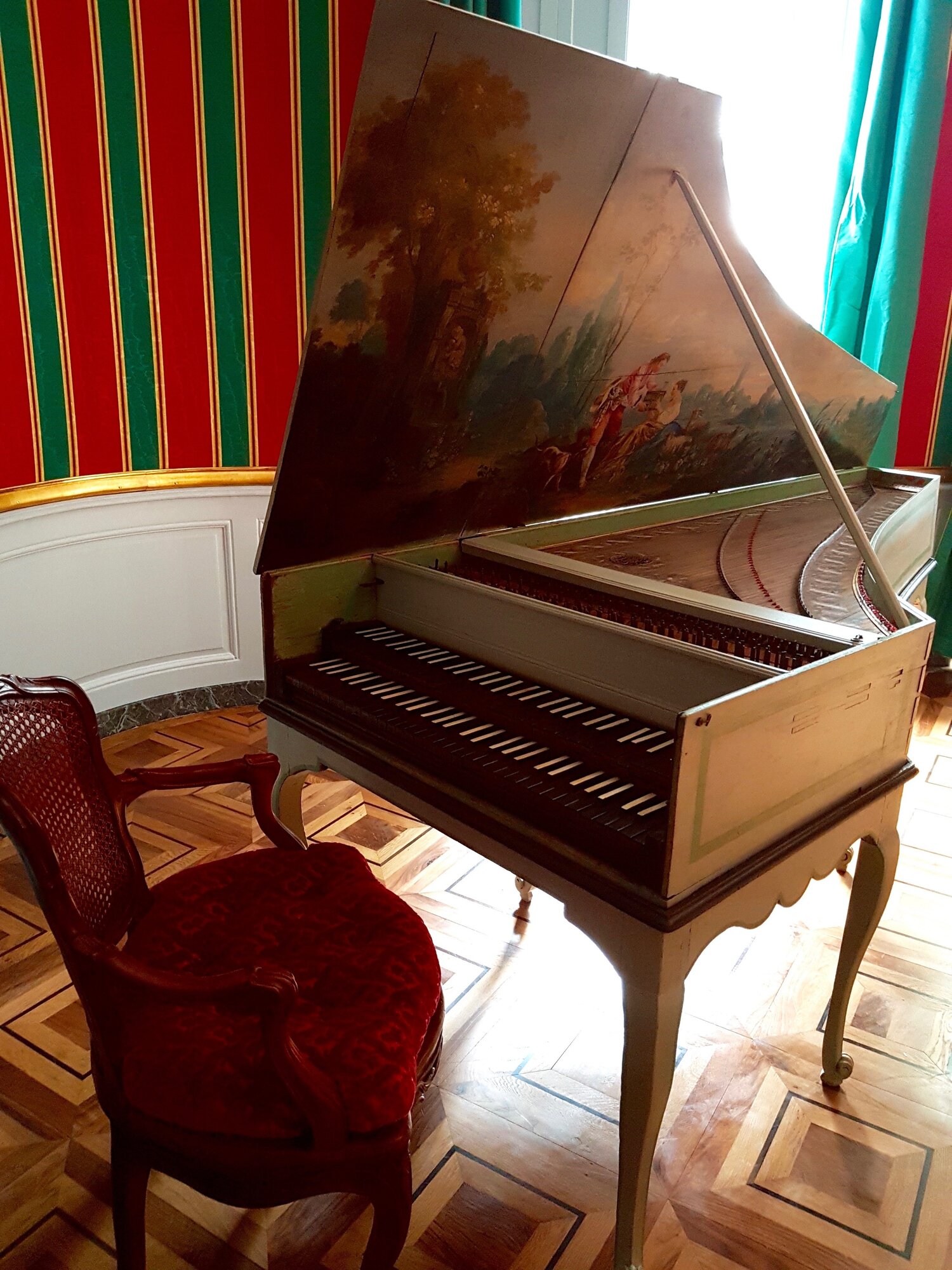 Une visite au Château de Voltaire - Au Fil Des Lieux